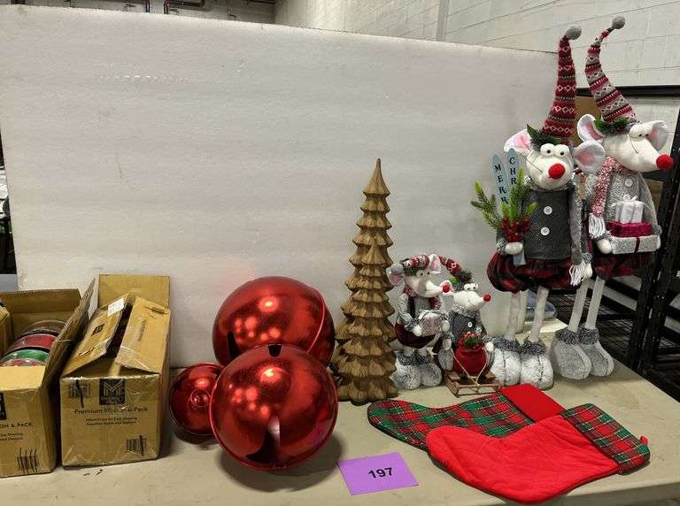 13PC HOLIDAY DECOR LOT - SEE PHOTOS - Earl's Auction Company