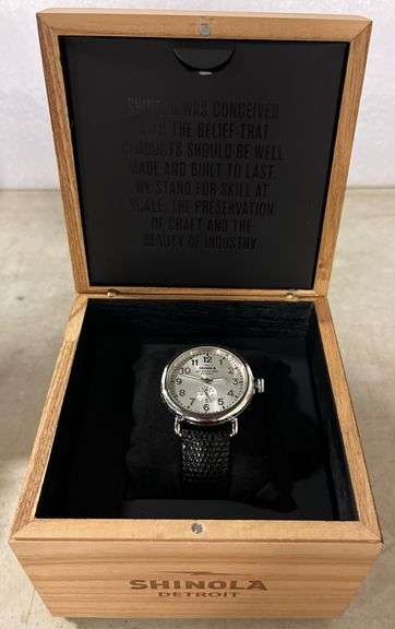 MENS SHINOLA WATCH W/ BOX - Earl's Auction Company