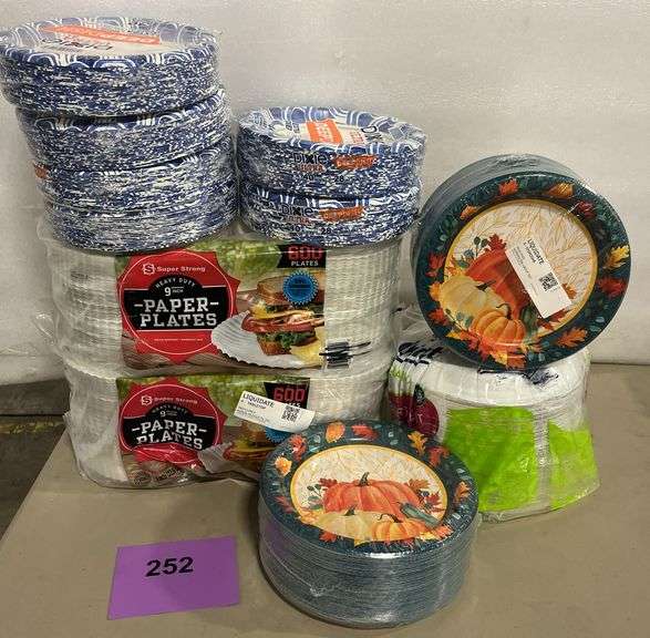 (11) PACKS OF PAPER PLATES - Earl's Auction Company