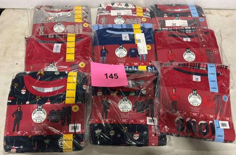(9) PAIRS OF FAMILY HOLIDAY PAJAMAS - ASSORTED SIZES - Earl's Auction ...