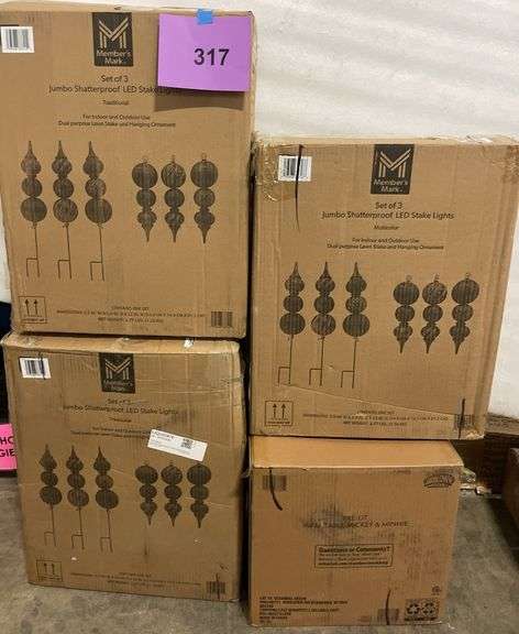 4PC HOLIDAY DECOR LOT - STAKE LIGHTS & INFLATABLE - Earl's Auction Company