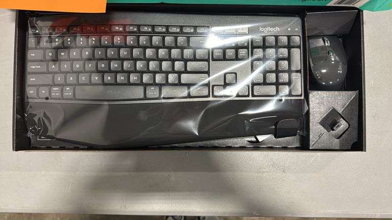 LOGITECH MK850 PERFORMANCE KEYBOARD & MOUSE SET IN BOX - Earl's Auction ...