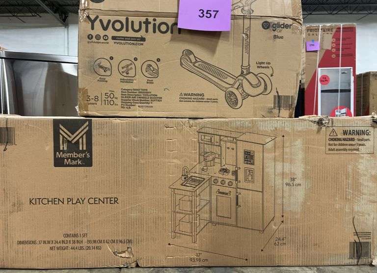 2PC KIDS TOY LOT - YVOLUTION SCOOTER & KITCHEN - Earl's Auction Company