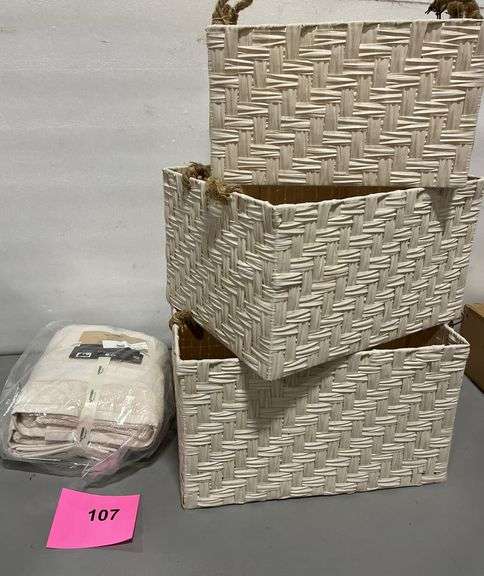 4PC HOME LOT - BASKETS & TOWELS - Earl's Auction Company