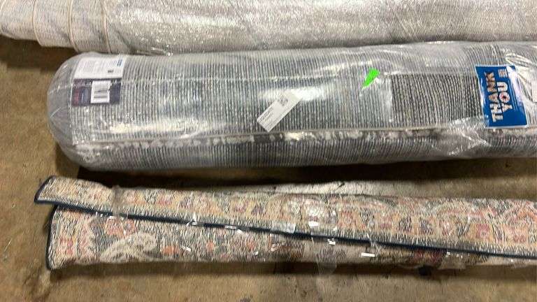(6) ASSORTED RUGS - SEE PHOTOS - Earl's Auction Company