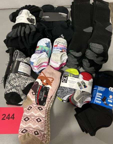 MISC LOT OF SOCKS - SEE PHOTOS - Earl's Auction Company