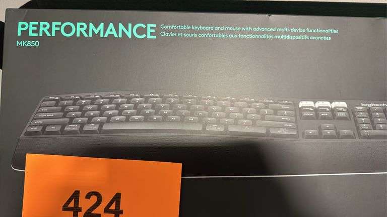 LOGITECH MK850 PERFORMANCE KEYBOARD & MOUSE SET IN BOX - Earl's Auction ...