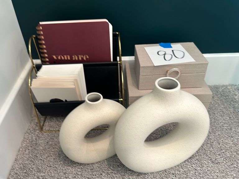 MISC HOME DECOR LOT - Earl's Auction Company