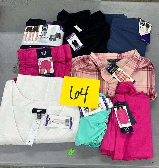 8PC WOMENS CLOTHING LOT - SIZE XXL - Earl's Auction Company