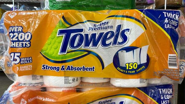 (4) PACKS OF PAPER TOWELS - BOUNTY & MM - Earl's Auction Company