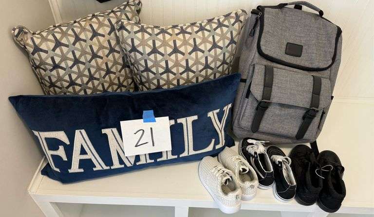 MISC HOME DECOR LOT - SEE PHOTOS - Earl's Auction Company