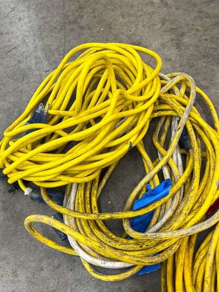 (6) ASSORTED SIZE EXTENSION CORDS - Earl's Auction Company