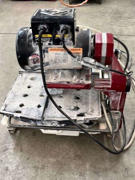 MK WET TILE SAW - Earl's Auction Company