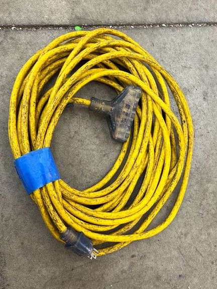 (5) ASSORTED SIZE EXTENSION CORDS - Earl's Auction Company