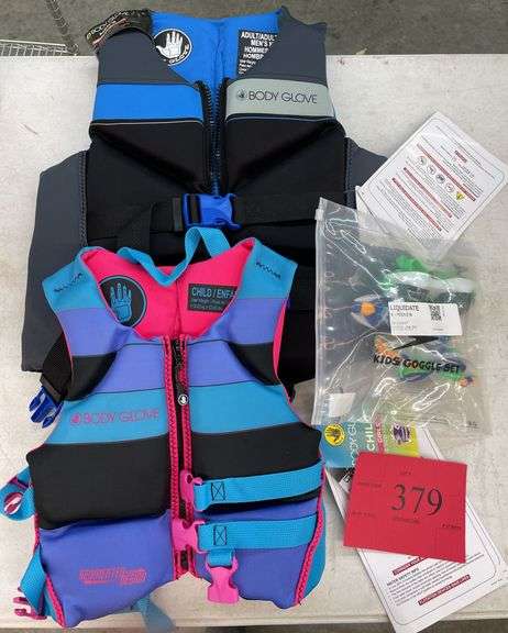 5PC POOL LOT - GOGGLES & LIFE JACKETS - Earl's Auction Company