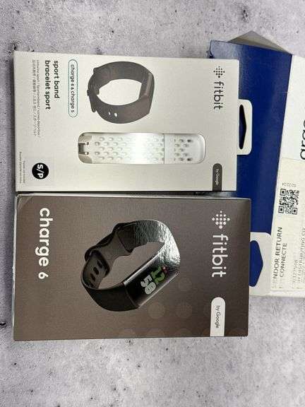 FITBIT CHARGE 6 IN BOX - Earl's Auction Company