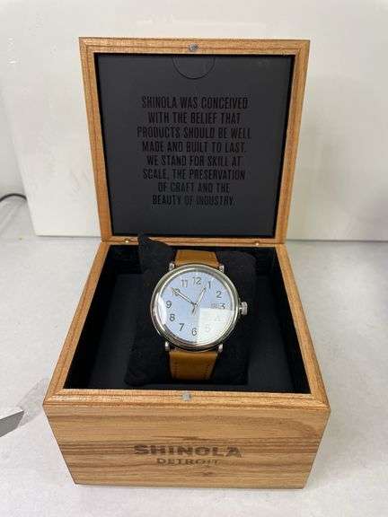 SHINOLA DETROIT MENS WATCH W/ BOX - Earl's Auction Company