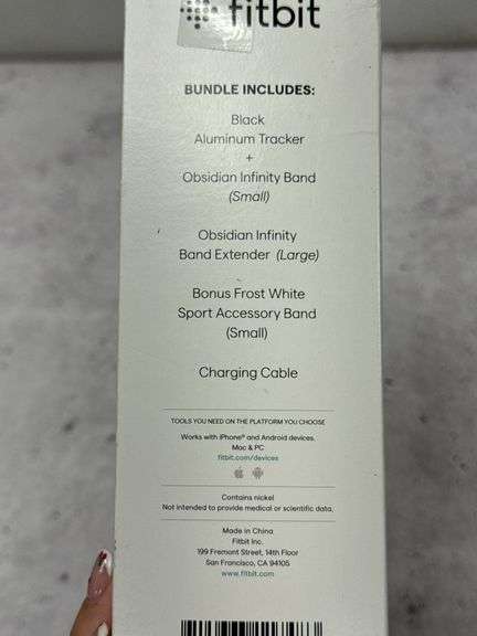 FITBIT CHARGE 6 IN BOX - Earl's Auction Company