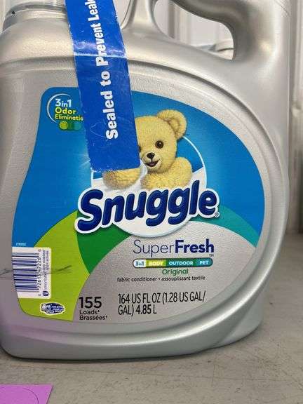 (4) JUGS OF FABRIC SOFTENER - DOWNY & SNUGGLE - Earl's Auction Company