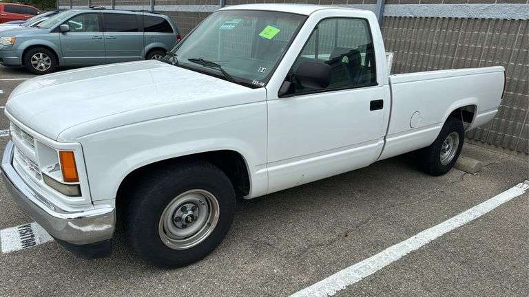 1994 CHEVROLET CK1500 W/ 57,7xx MILES - Earl's Auction Company