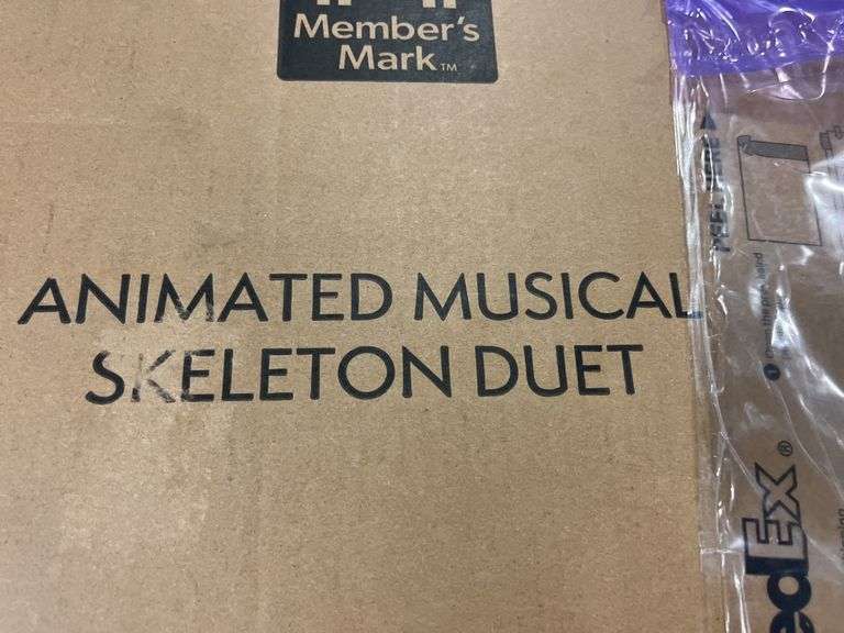 ANIMATED MUSICAL SKELETON DUET IN BOX - Earl's Auction Company