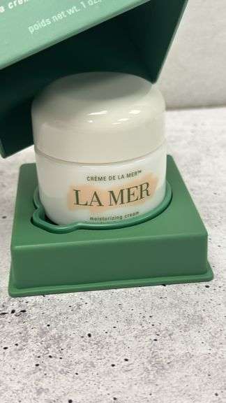 NEW LA MER 1 OZ MOISTURIZING CREAM - Earl's Auction Company