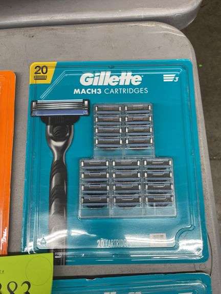 (4) PACKS OF GILLETTE RAZOR CATRIDGES - Earl's Auction Company