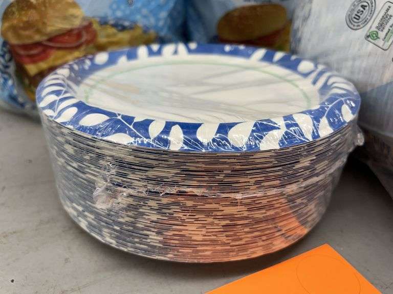 (7) PACKS OF PAPER PLATES - Earl's Auction Company