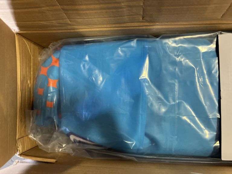 WOW PONTOON BOAT SLIDE IN BOX - Earl's Auction Company