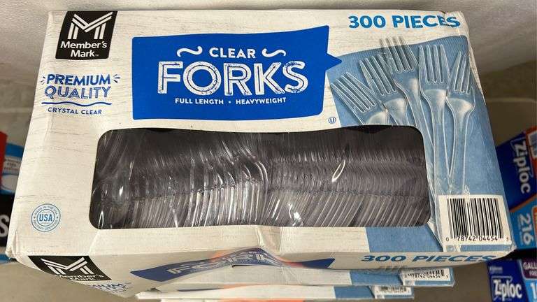 (4) BOXES OF CLEAR PLASTIC FORKS - Earl's Auction Company