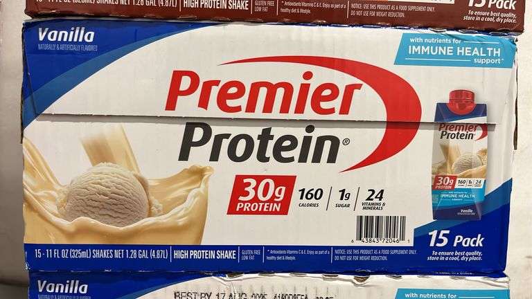 (4) BOXES OF PREMIER PROTEIN SHAKES - Earl's Auction Company
