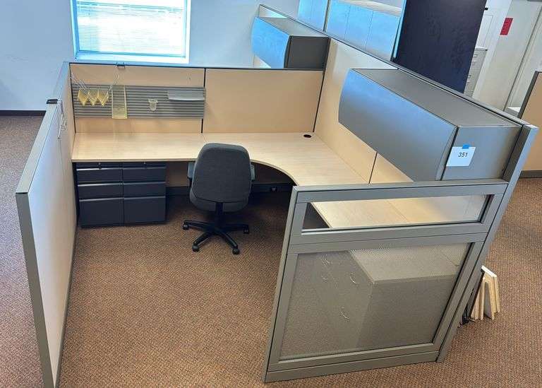 STEELCASE 2-PERSON SEPARATE WORKSTATION OFFICE CUBICLE - Earl's Auction ...