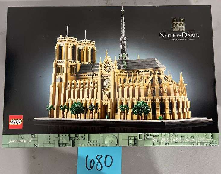 LEGO NOTRE DAME SET IN BOX - Earl's Auction Company