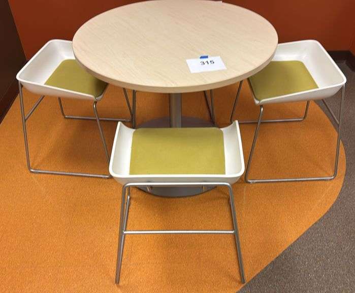 ROUND COMMERCIAL TABLE W/ (4) STOOLS - Earl's Auction Company