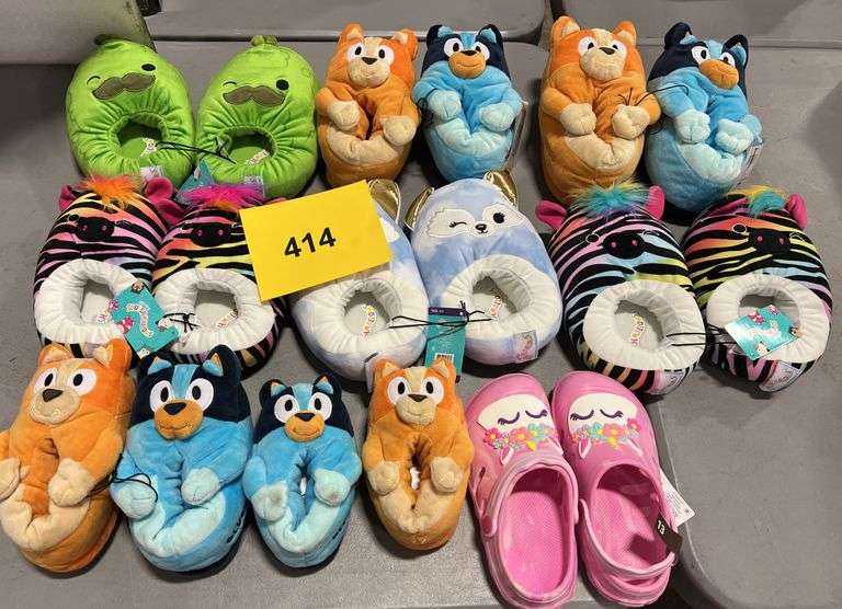 (9) PAIRS OF KIDS SHOES/ SLIPPERS - ASSORTED SIZES - Earl's Auction Company
