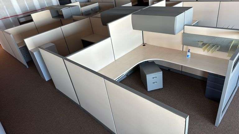 STEELCASE 8-PERSON SEPARATE WORKSTATION OFFICE CUBICLE - Earl's Auction ...