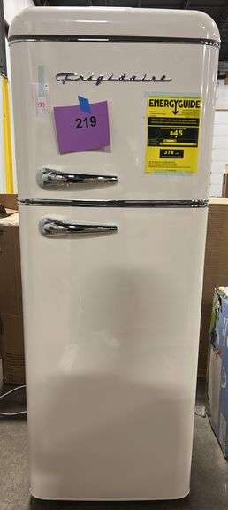 FRIGIDAIRE 7.5CU FT RETRO REFRIGERATOR - CREAM - Earl's Auction Company