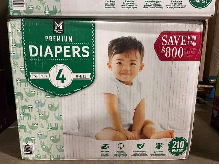 (2) BOXES OF DIAPERS - SIZE 4 - Earl's Auction Company