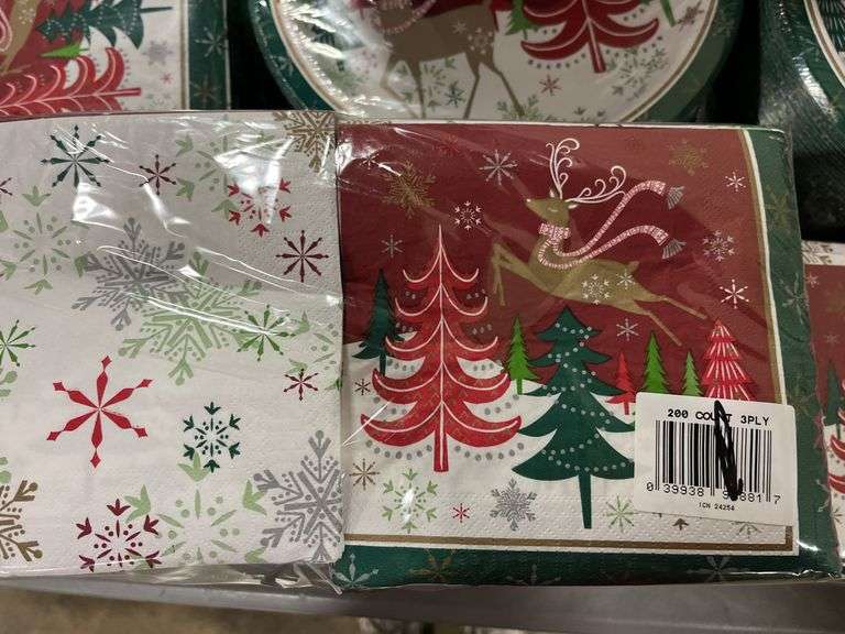(9) PACKS OF HOLIDAY PLATES & (5) PACKS OF NAPKINS - Earl's Auction Company