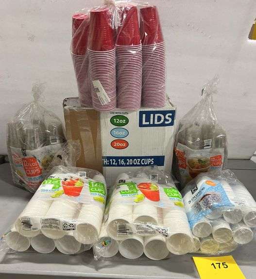 (6) PACKS OF PLASTIC CUPS & (1) BOX OF LIDS - Earl's Auction Company