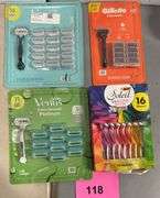 (4) PACKS OF DISPOSABLE RAZORS - Earl's Auction Company