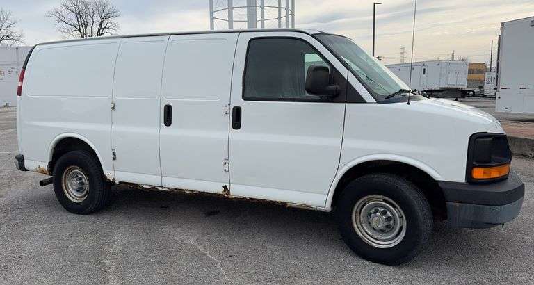 2004 CHEVROLET G25 VAN W/ 141,620 MILES - Earl's Auction Company