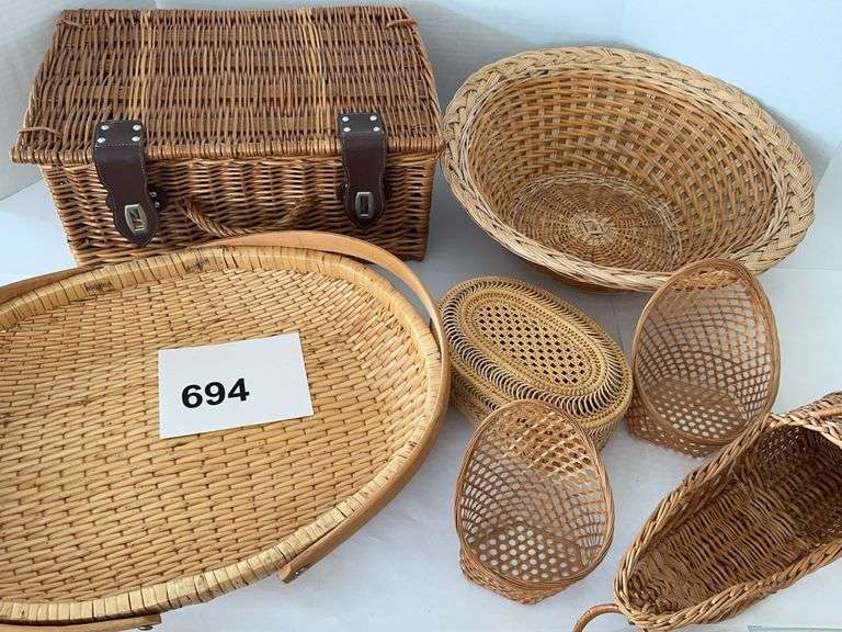 7PC LOT OF ASSORTED BASKETS - Earl's Auction Company