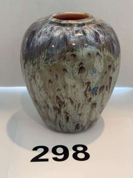 HANSELMANN POTTERY HANDMADE 6" VASE - Earl's Auction Company