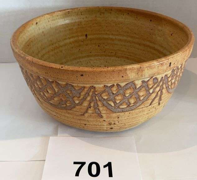 HANSELMANN POTTERY HANDMADE SIGNED BOWL - Earl's Auction Company