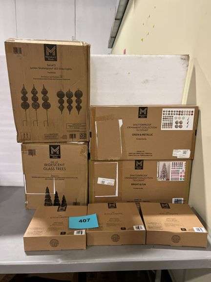 7PC HOLIDAY DECOR LOT - SEE PHOTOS - Earl's Auction Company
