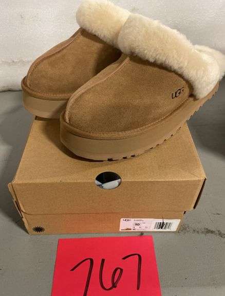 WOMENS UGG DISQUETTE SHOES - SIZE 10 - Earl's Auction Company