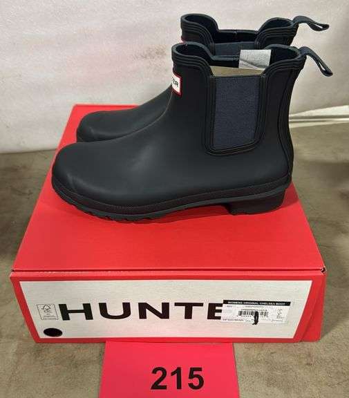 HUNTER WOMENS ORIGINAL CHELSEA BOOTS SIZE 9 - NAVY - Earl's Auction Company