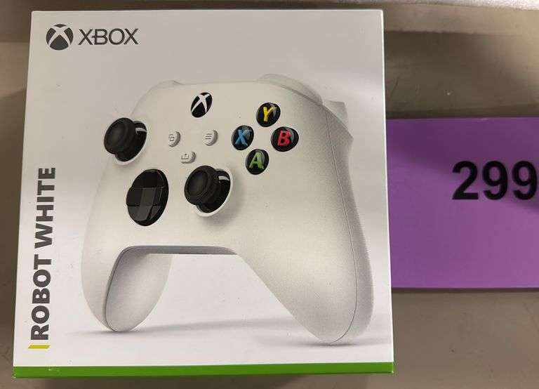 XBOX ROBOT WHITE CONTROLLER IN BOX - Earl's Auction Company