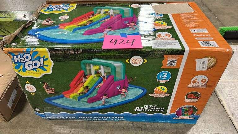 KIDS H2O GO TRIPLE SPLASH MEGA WATER PARK IN BOX - Earl's Auction Company